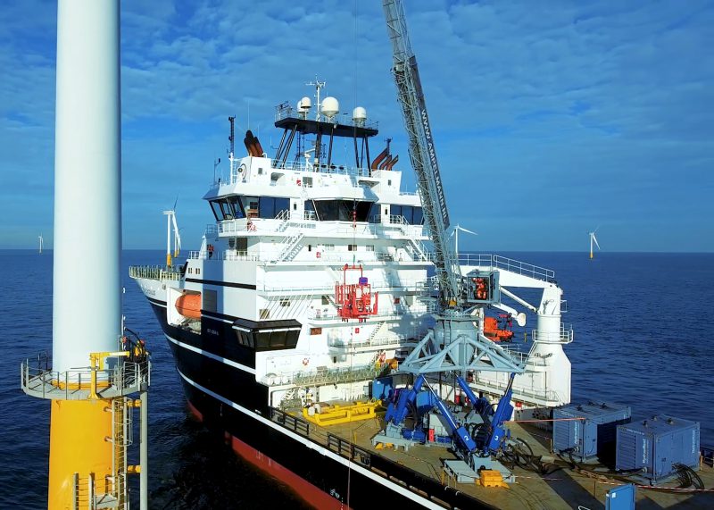 Ampelmann: Safe access to offshore structures - TU Delft Campus